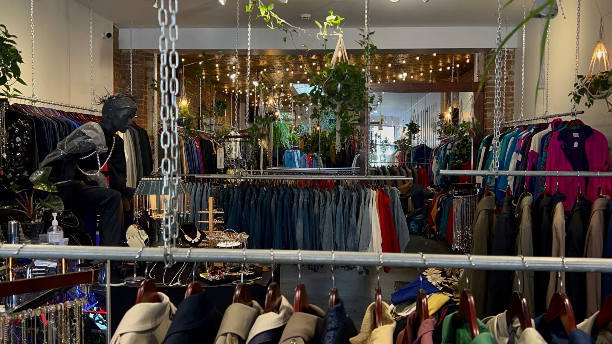 Huit friperies montréalaises à découvrir le temps d’une promenade ...